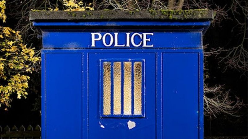 Dr Who: Newport police box gets Tardis makeover - BBC News