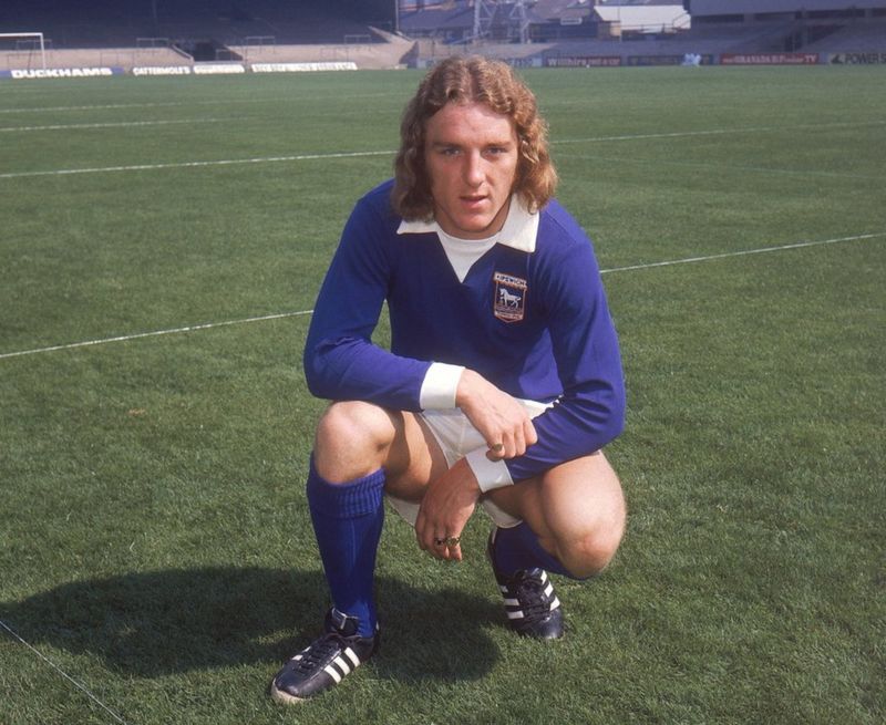 Kevin Beattie: Tributes to 'complete footballer' - BBC News