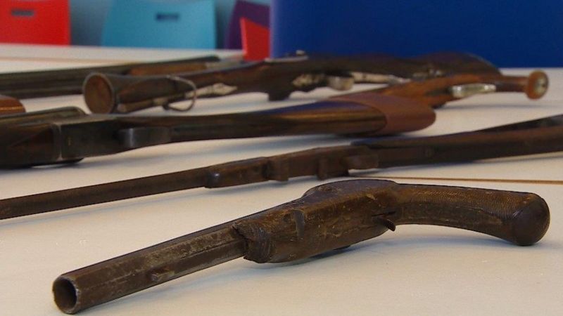 Hundreds of guns handed in during Scottish amnesty - BBC News