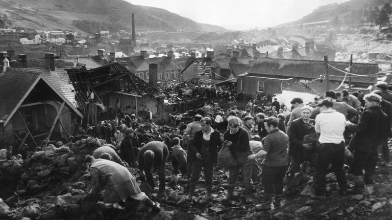 Aberfan school pupils learn about the tragedy in their village, 50 ...