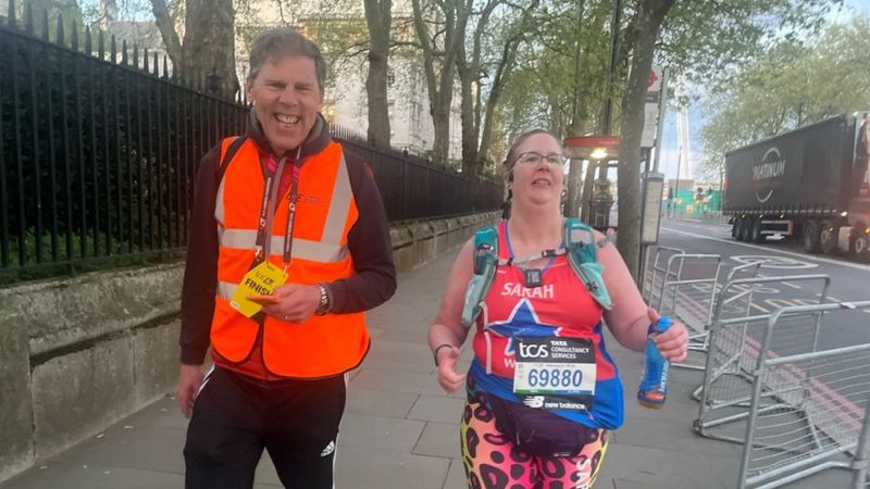 The London Marathon runners proud to be last - BBC News