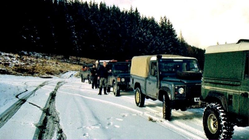 The last Defender: Is Land Rover's off-road heyday over? - BBC News