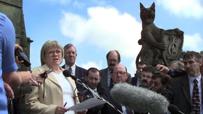 Good Friday Agreement: Northern Ireland, peace and women - BBC News