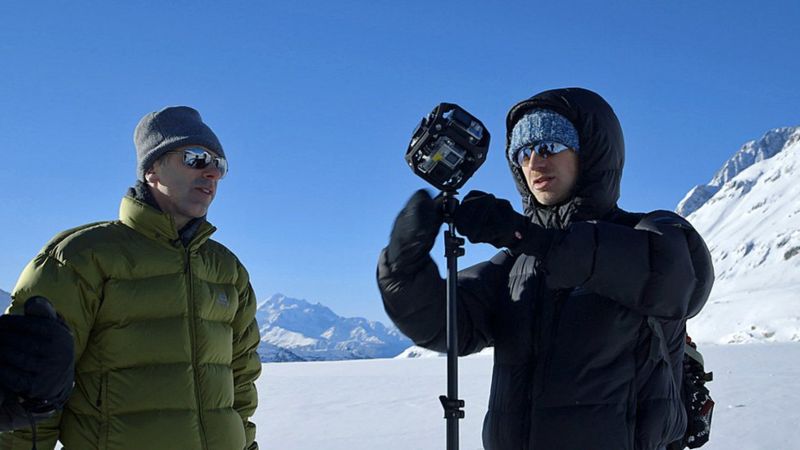 Click: How we made BBC's first fully 360-degree show - BBC News