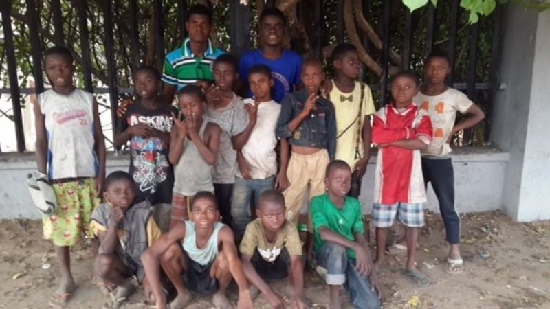 The teen rescuing street children in Nigeria - BBC News