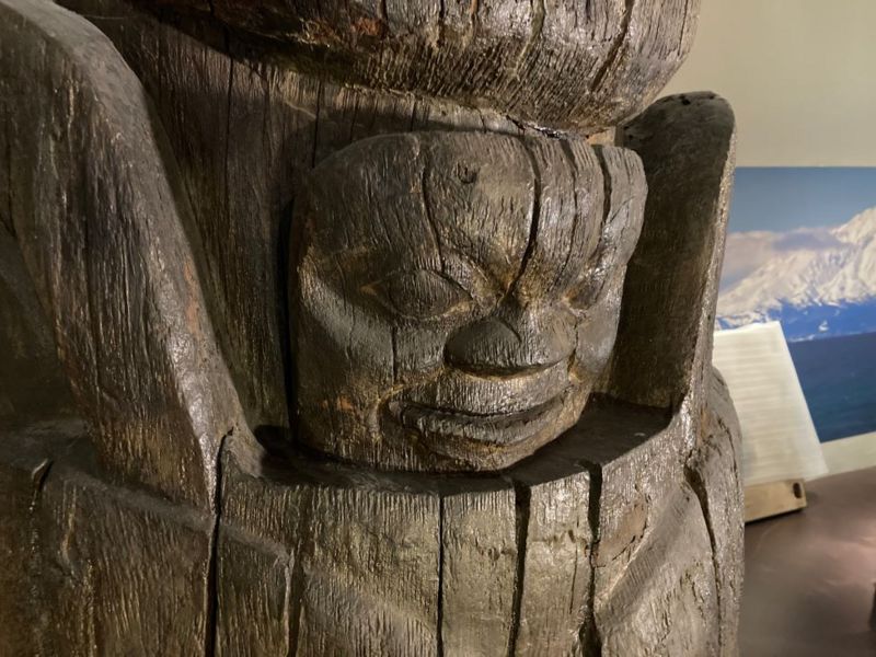 'Stolen' totem pole prepared for return to Canada - BBC News