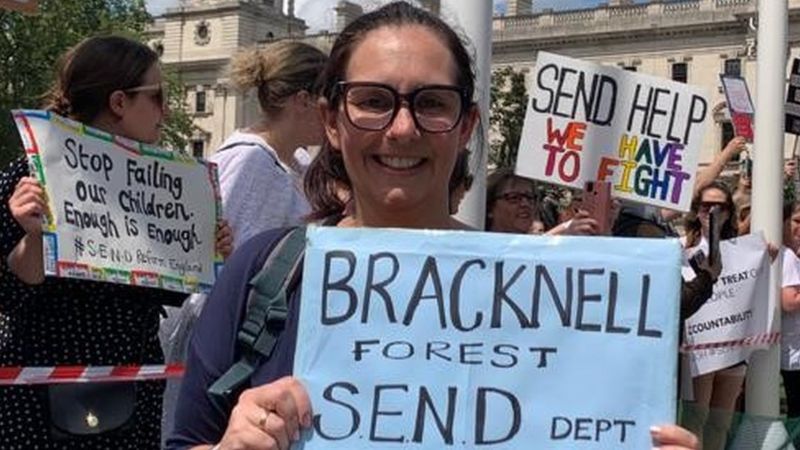 Berkshire SEND parents join rally to urge system reform - BBC News