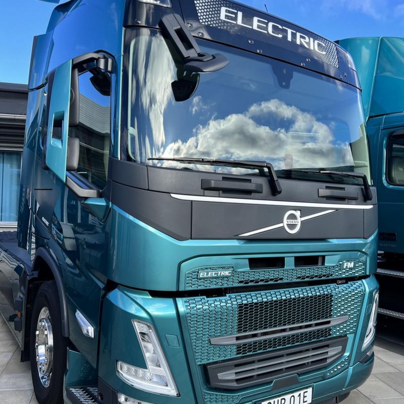 Electric timber lorry trial for Lockerbie and Inverness - BBC News
