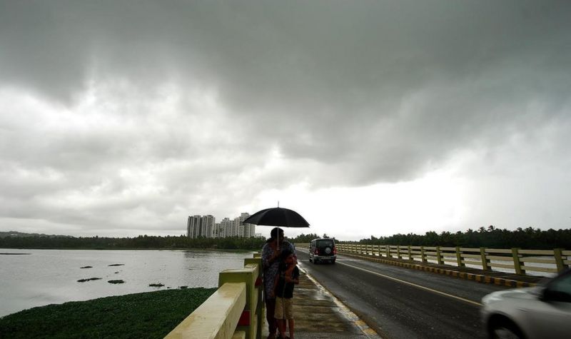 How monsoon rains lift India's spirit and economy - BBC News