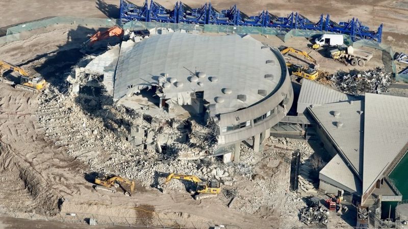 Fawley Power Station: Demolition of control room under way - BBC News