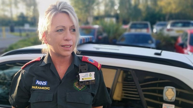 North East Ambulance Service crews given body cameras - BBC News
