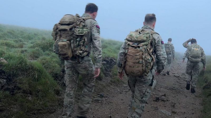 Falklands War veterans reunite for Mount Harriet anniversary - BBC News