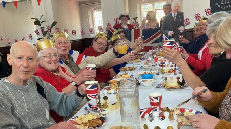Trowbridge foodbank hosts Coronation lunch - BBC News