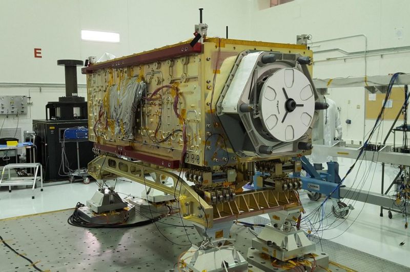 Nasa instrument heads to space station to map CO2 - BBC News