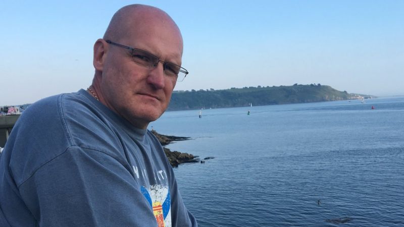 The deaf patients 'left behind' by the NHS - BBC News