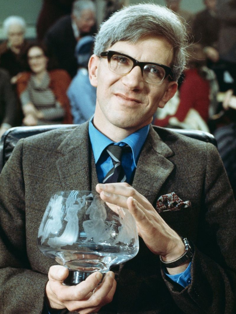 Mastermind: The man behind 50 years of glass trophies - BBC News