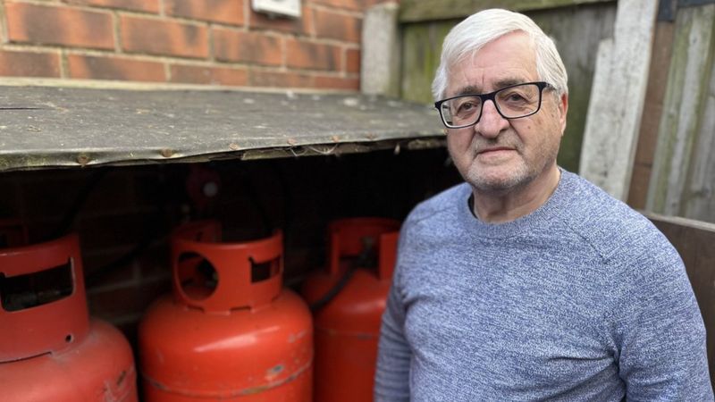 A million households can apply for £400 energy rebate - BBC News