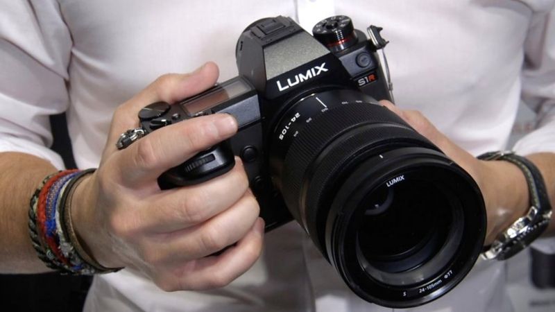 Mirrorless cameras: Photography's new decisive moment - BBC News