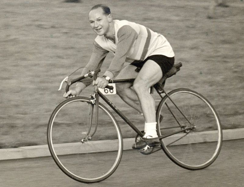 Cyclist, 91, killed in time trial 'excelled with age' - BBC News