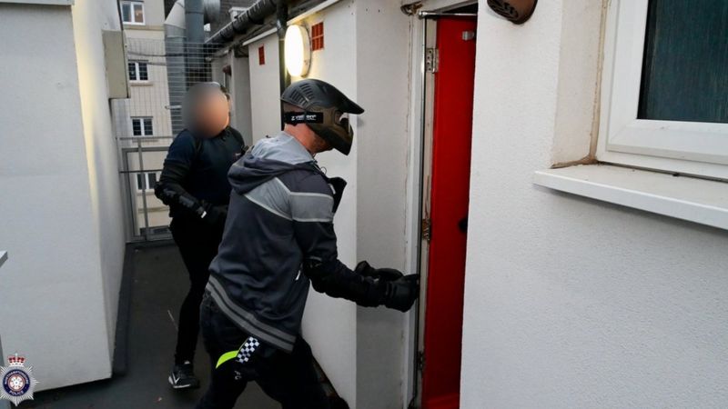 Five arrested in county lines drug raids across Northamptonshire - BBC News