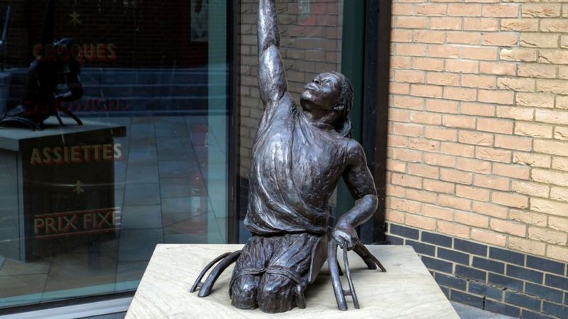 Thousands of public sculptures put online for first time - BBC News