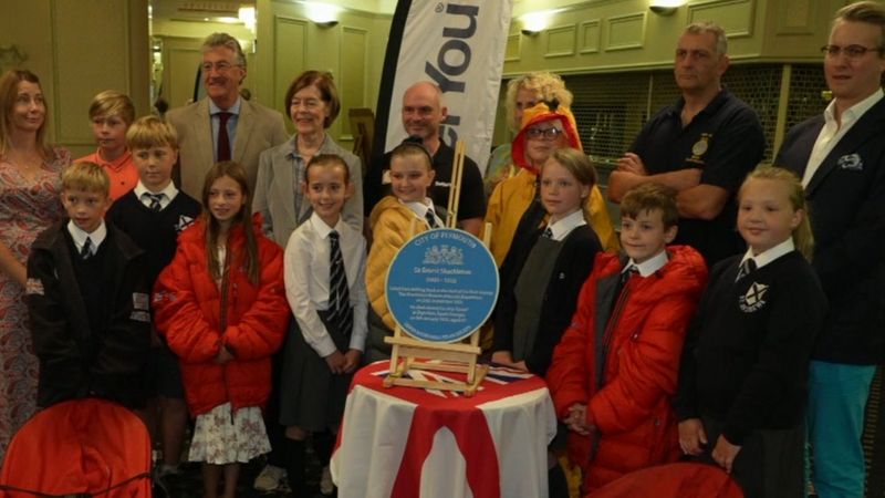 Plaque marks 100 years since Shackleton's final expedition - BBC News