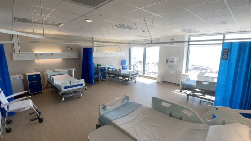Brighton: New £500m hospital building ready to open - BBC News
