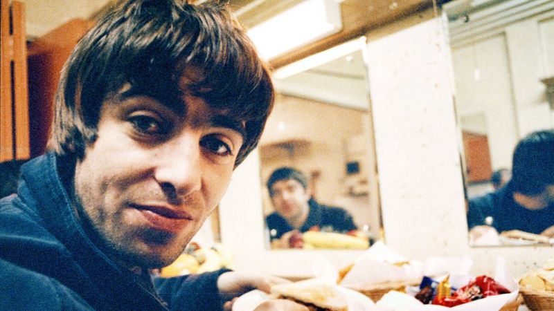 Oasis Definitely Maybe: How a studio haunted Liam Gallagher - BBC News