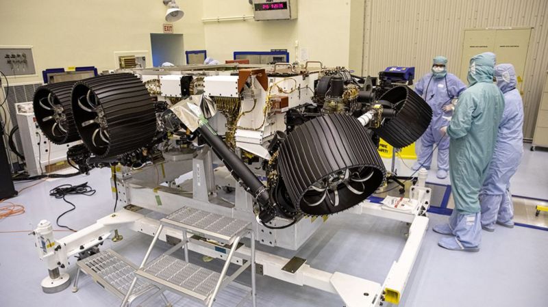 Coronavirus: Nasa's Moon plans take a hit - BBC News