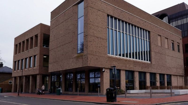 Thurrock Council: Conservative cuts of £18.2 slammed by Labour - BBC News