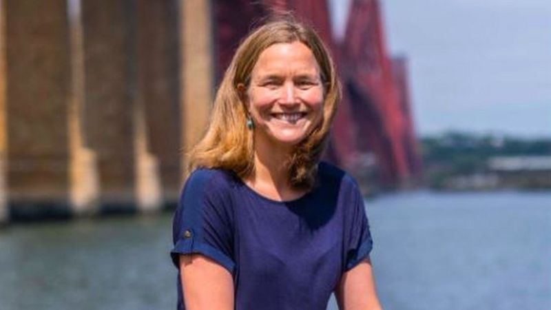 Edinburgh woman wants to lead Scotland's 'sober revolution' - BBC News