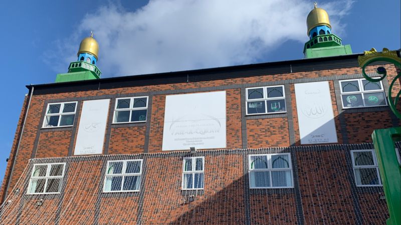 Mosque fire suspect arrested over second attack - BBC News