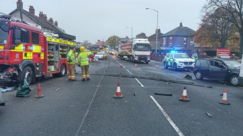 Darlington fire engine crashes on emergency call - BBC News