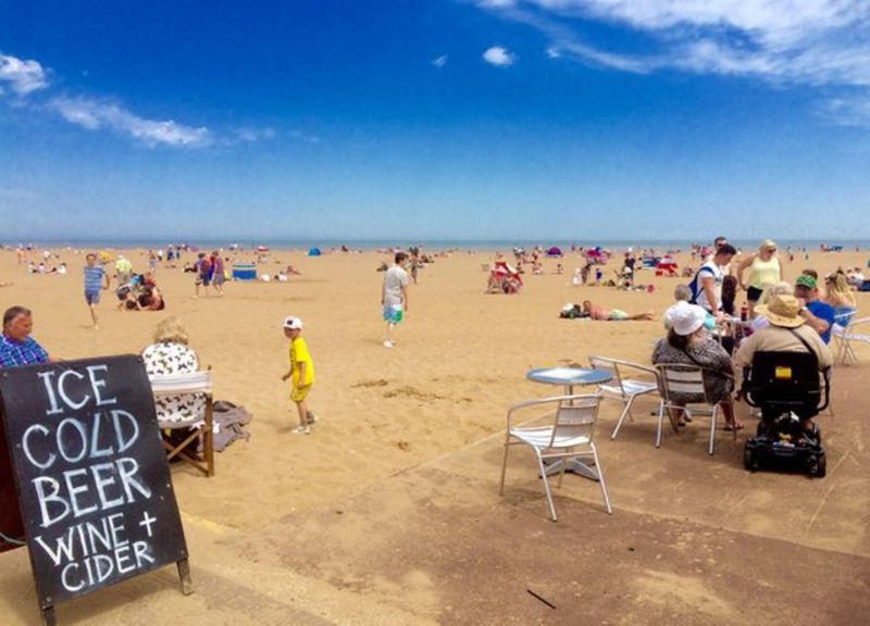 Hottest July day ever recorded in UK - BBC News