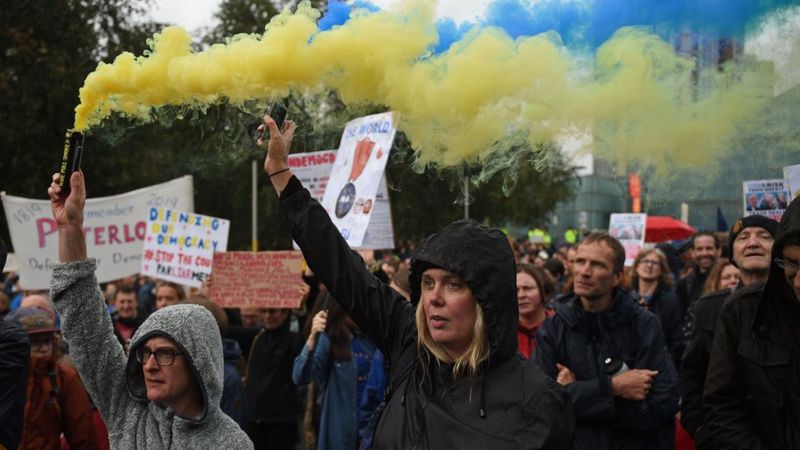 Parliament suspension: Thousands protest across the UK - BBC News