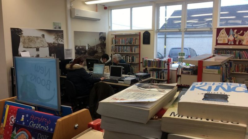 Cuts to Welsh libraries see paid staff fall by 20% - BBC News