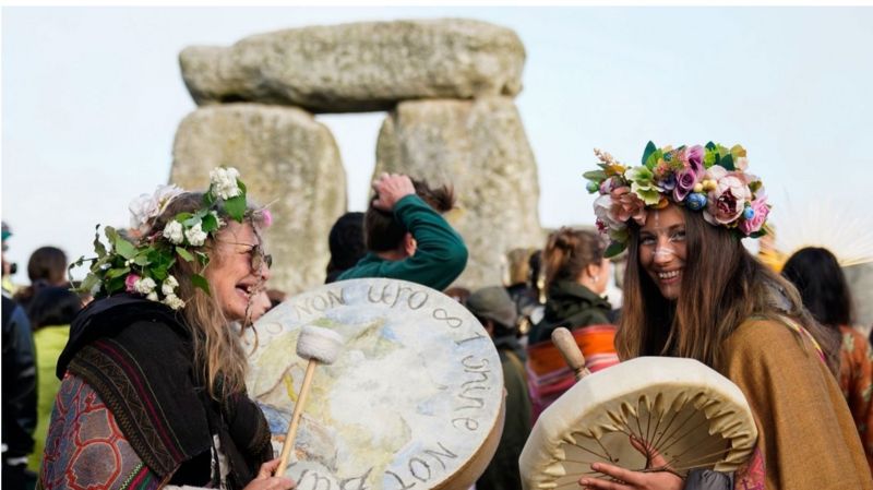 In pictures: Summer and winter solstice celebrations - BBC News