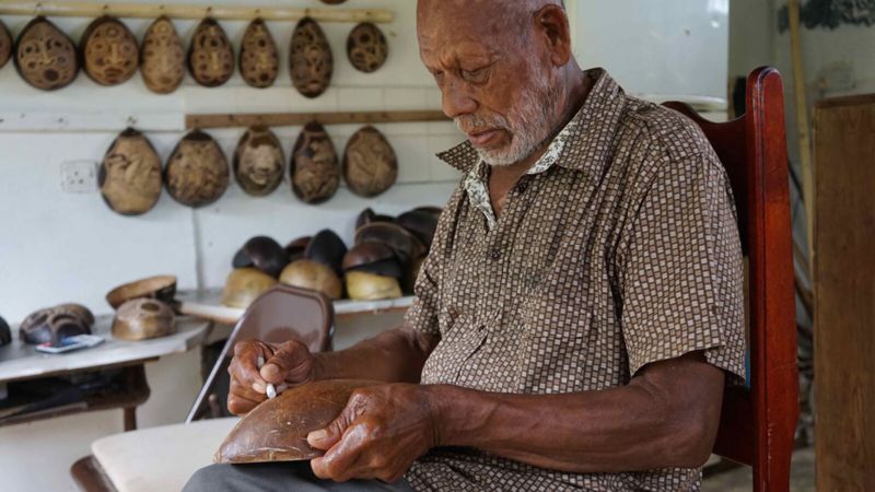 Dominica's Kalinago fight to preserve their identity - BBC News