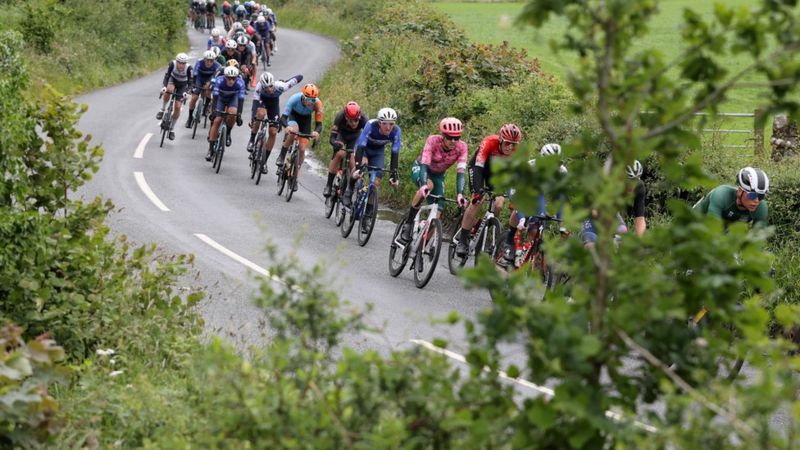 In pictures: British national road cycling championships - BBC News