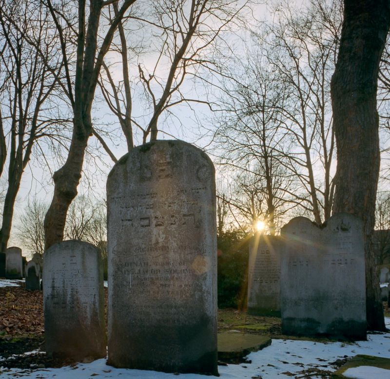 Remembering the Jewish dead - BBC News