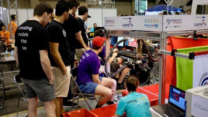 Amazon Robotics Challenge 2017 won by Australian budget bot - BBC News