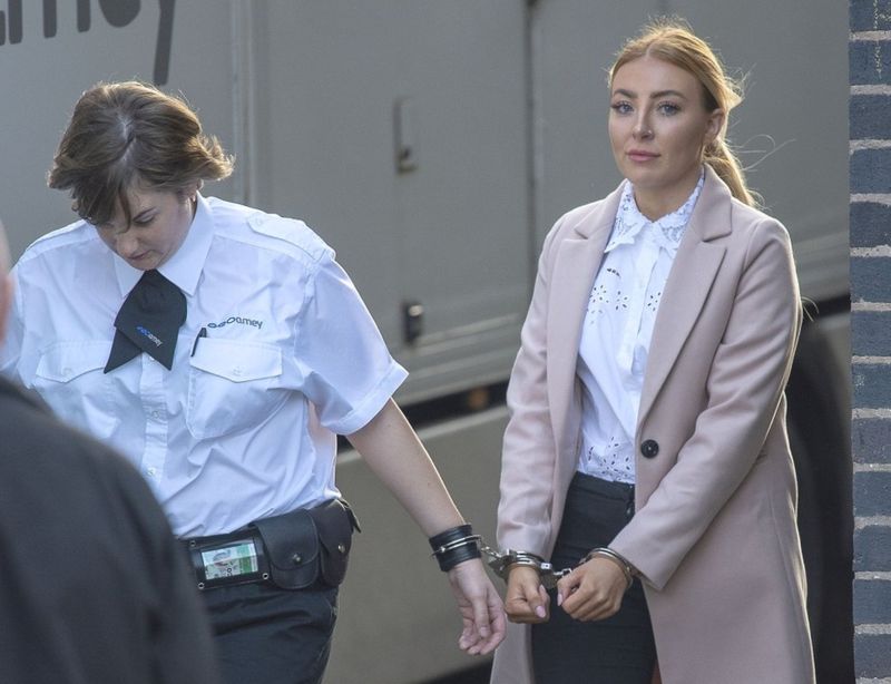 HMP Berwyn: Prison staff training after inmate affairs - BBC News