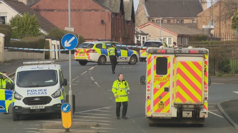 Five taken to hospital after bus crashes into Paisley flats - BBC News
