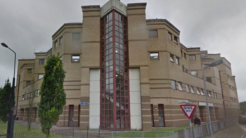 Basildon Council's £7,500 doormat 'a waste of money' - BBC News