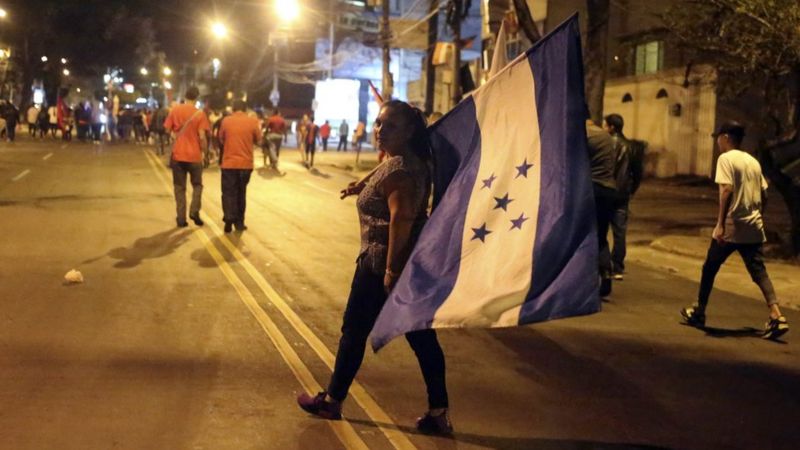 Honduras protests: Buildings burn during clashes over reforms - BBC News