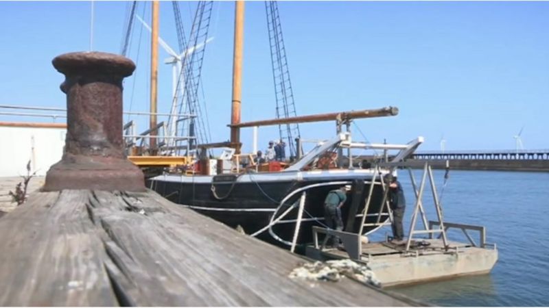 Founder of Blyth Tall Ships project recognised for training - BBC News