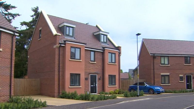Growing complaints about new-build houses - BBC News