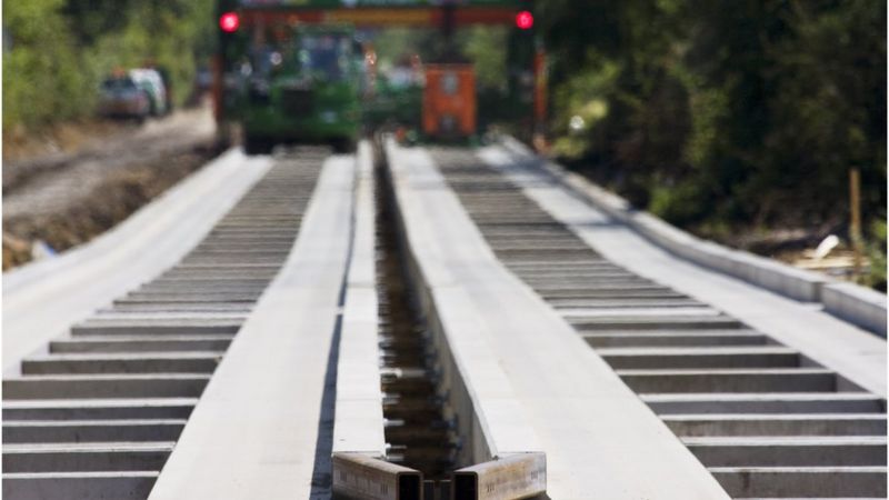 New digital system set to control speeds on guided busway - BBC News