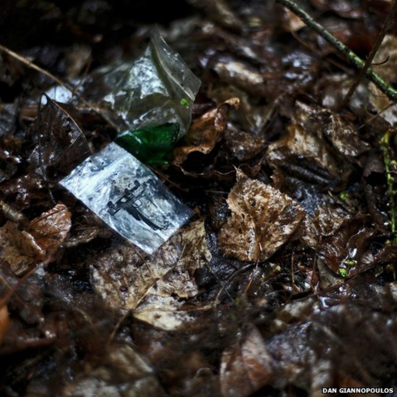 In pictures: Discarded drug baggies - BBC News
