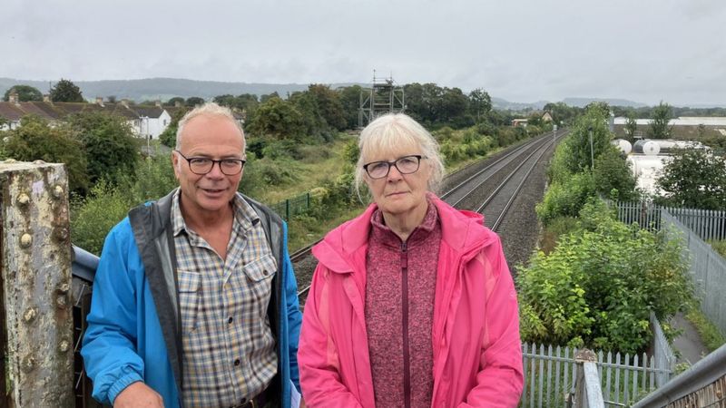Stroudwater: Stonehouse station decision 'due by end of 2023' - BBC News
